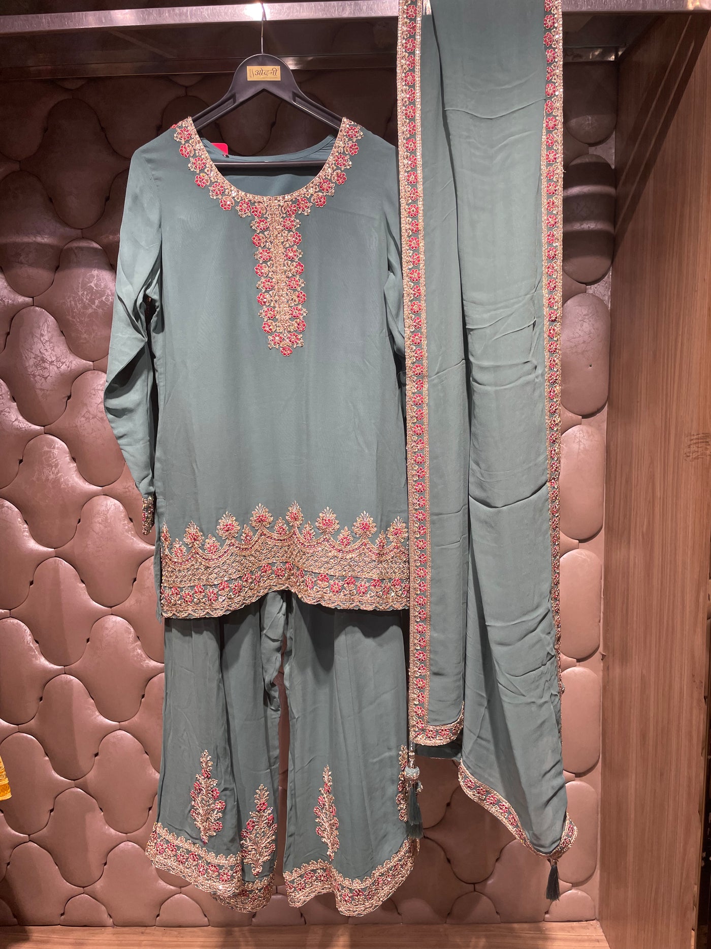 Straight-cut Short Kurta with Wide-leg Bottoms and Dupatta (1060 GS-88 ...
